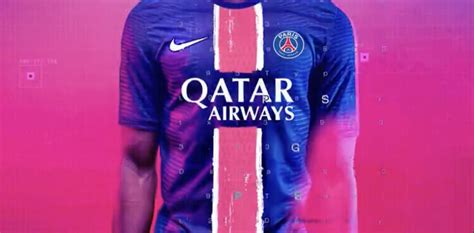 EN IMAGES Le PSG dévoile son nouveau maillot domicile 24 25