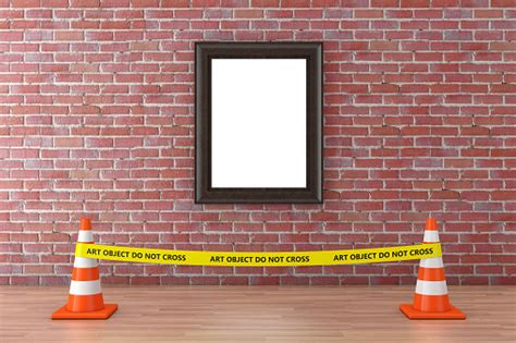 노란색 테이프가있는 빈 사진 프레임은 박물관의 도로 콘과 경찰 라인을 교차하지 마십시오 3d 렌더링 강도에 대한 스톡 사진 및 기타 이미지 Istock