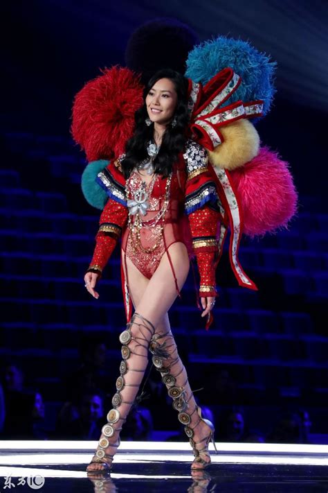上海：维密天使闪亮登场，魔鬼身材倾倒众生