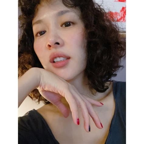 조여정 뽀글 파마도 찰떡…42세에도 초동안 비주얼 텐아시아
