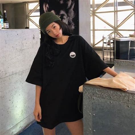 20 ไอเดียเสื้อยืดโอเวอร์ไซส์ ใส่ตัวเดียวจบ Ladyissue เว็บรีวิว