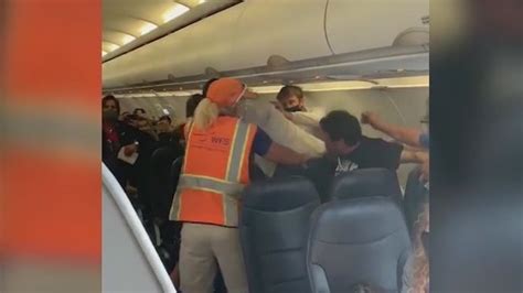 Tsa Flight Attendants Prepared With Self Defense Training For Unruly
