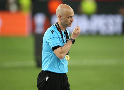 Referee Anthony Taylor Harassed By Roma Fans At Airport Futbol On