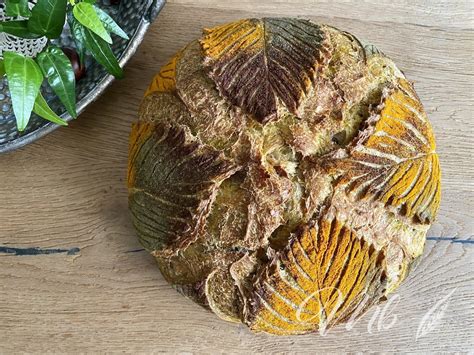 Ухаещ есенен хляб с квас в колоритна премяна Mariyanas Bread