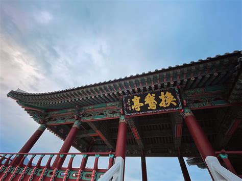 붓 들고 서있는 필봉이요 곰의 전설 웅석봉이라