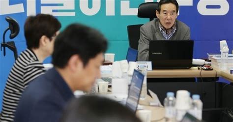질문하는 더불어민주당 홍창선 공관위원장