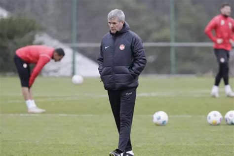 Friedhelm Funkel Als Neuer FCK Trainer Ein Kluger Schachzug