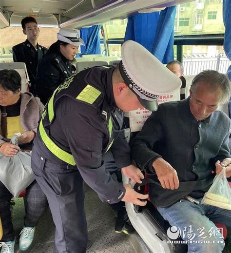 黄龙交警开展“五一”节前客运安全大检查工作