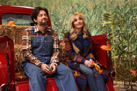 Nate Bargatze Is A Scary Romantic Killer In SNL S Hallmark Horror Sketch