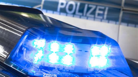 Exhibitionist fährt nackt durch Holzkirchen Polizei fahndet nach Mann