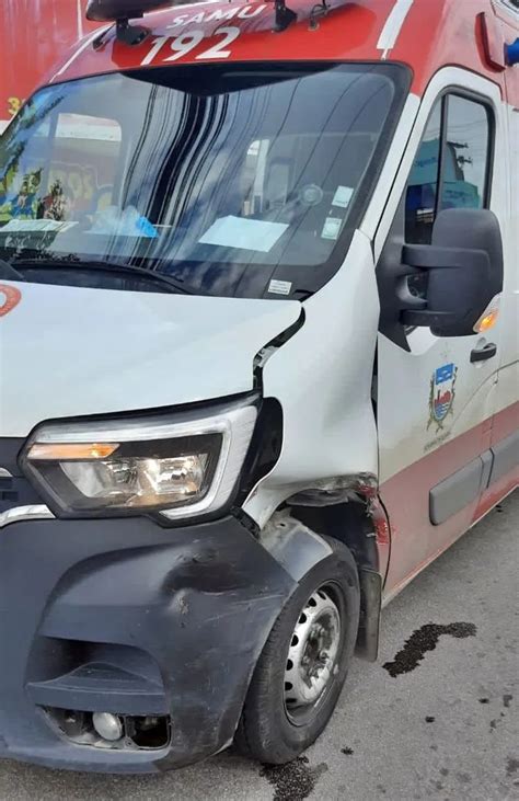 Socorrista Do Samu Fica Ferida Após Ambulância Se Envolver Em Acidente