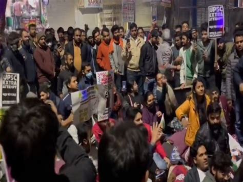 Upsc Extra Attempt Police Detain Upsc Ias Aspirants Upsc Potest