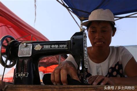 大姐搬著「稀罕」物在大集上做小生意，日賺二三百，說起來歷大姐臉紅了 每日頭條