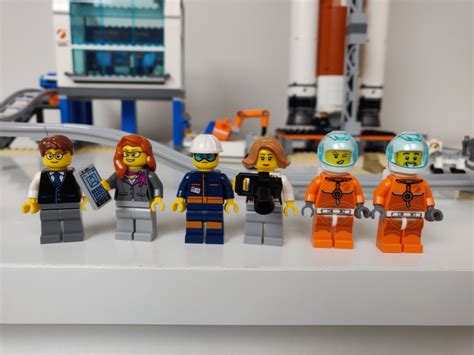 Review Lego City Deep Space Rocket And Launch Control The Test Pit