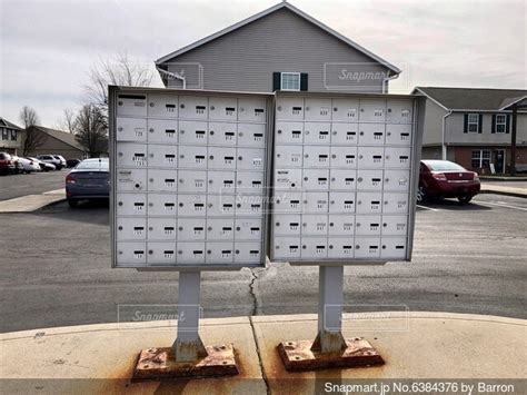アメリカのアパートの郵便ポストの写真・画像素材 6384376 Snapmart（スナップマート）