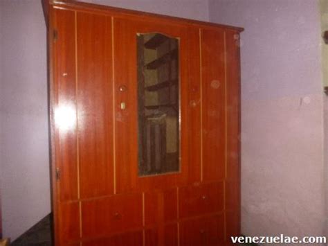 Vendo Un Gavetero Hecho En Madera Clara De Gavetas En Maracay