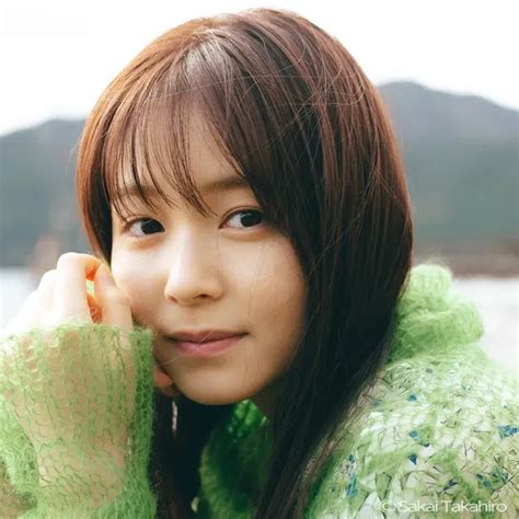 久間田琳加、美背中ざっくりあらわ生肩もあらわな美肌が露出した姿に「プリンセス」「美しすぎ」 Webザテレビジョン