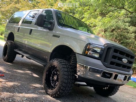 2003 Ford Excursion With 20x12 44 Hostile Sprocket And 35 12 5r20 Gladiator Xcomp Mt And
