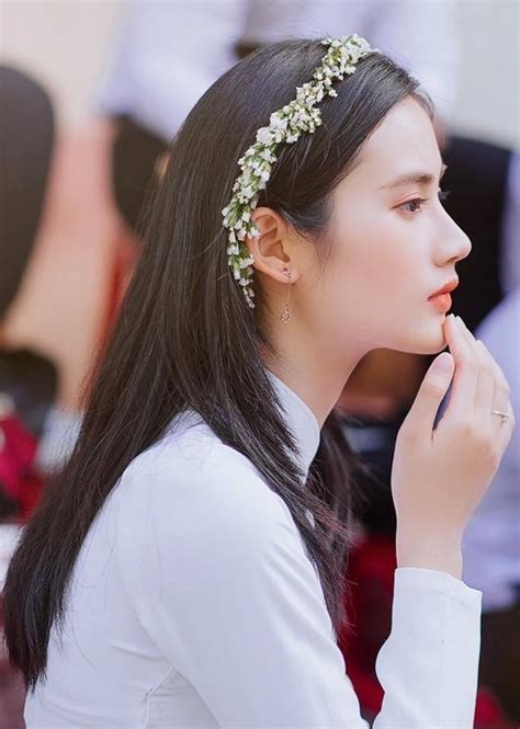 Nhan Sắc đời Thường Và Học Vấn Của Tân Hoa Hậu Huỳnh Trần Ý Nhi