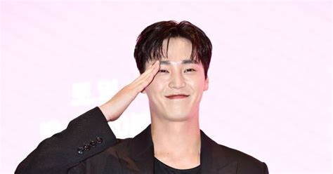 사진 이태환 칼 각 거수경례