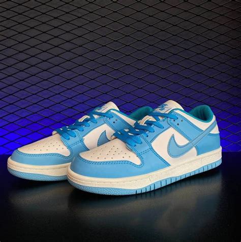 Sb Nike حذاء نايك سمائي وابيض ناصي قالب طبيعي Mora