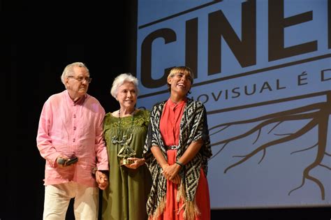 Terceira noite de exibição é marcada por discursos de resiliência