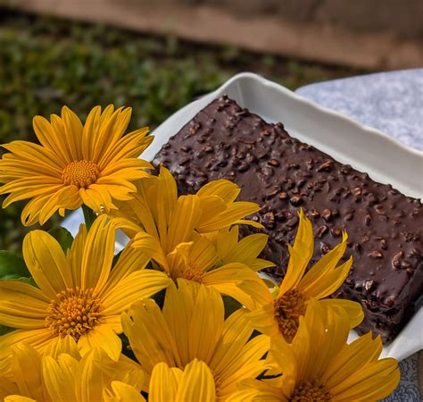 Simple Joyful Living පෙබරවාරි පළමුවනදා මම දරුවන් වෙනුවෙන් මිලට ගෙන ආ පුංචි කේක් ගෙඩියට ඔවුන්