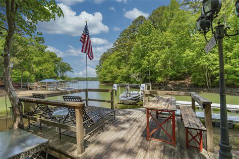 7 Stunning North Carolina Lake Homes For Sale Ivester Jackson