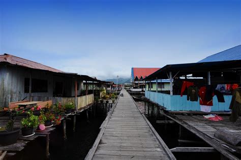 Menelusuri Asal Usul Penduduk Jayapura Di Kampung Enggros Dan Pulau