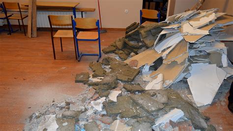 Oberwanie Sufitu W Szkole Nikt Nie Ucierpiał Obtłuczeń Doznało