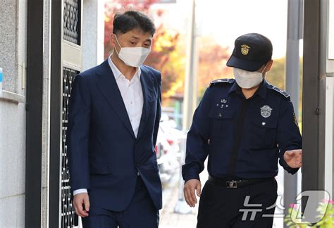 약 3개월만에 구치소 나서는 김범수 카카오 경영쇄신위원장 뉴스1