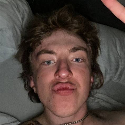 Agikgqnbghzn7mlra7ac9bworrscmxy Mthhebvsbi69as900 C K C0x00ffffff No Rj