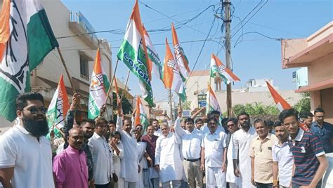 नेहरू जयंती पर दुर्ग शहर जिला कांग्रेस और युकां ने दुर्ग में निकाली
