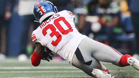 Watch Borderline Nsfw Giants Db Darnay Holmes Gets A Mid Game Adjustment With His A