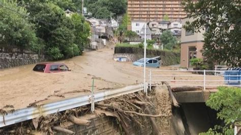 大雨から一夜明け 広島市西区田方で土砂崩れ 中国新聞デジタル