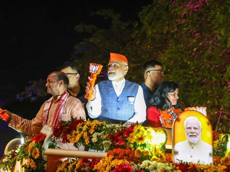 अस्सी घाटावर पूजा कालभैरवाचा आशीर्वाद Pm मोदी उमेदवारी अर्ज