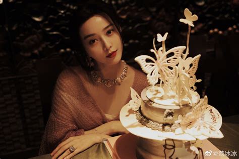 10位陸劇女星「證件照」！趙露思、虞書欣甜，劉亦菲超仙，熱巴證件舊照依舊是大美女！