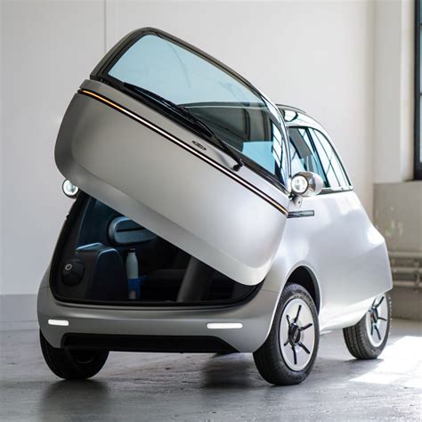 Honda Unveils Self Balancing Motorcycle That Can Drive Itself