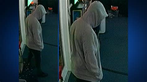 Apd Searching For 2 Suspects In South Austin Armed Robbery Kxan Austin