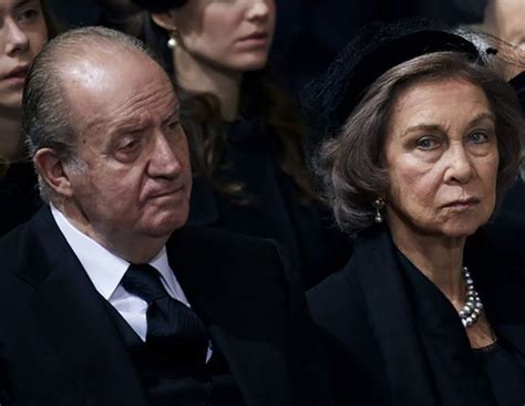 Escándalo en la realeza española la ex amante del rey Juan Carlos va a la Justicia y sus amigos