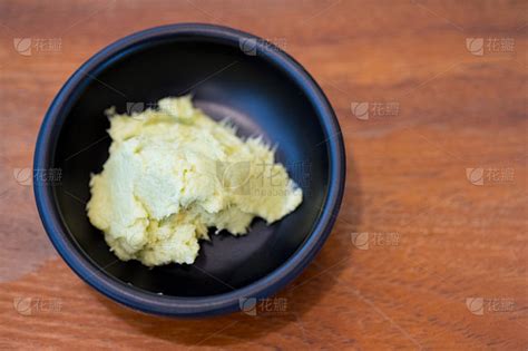山葵一种辛辣的绿色日本调味品由山葵的根部制成