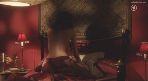 Naked Neelesha Bavora In Stille