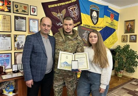 У Шепетівці парамедику вручили відзнаку Верховної Ради України День за днем