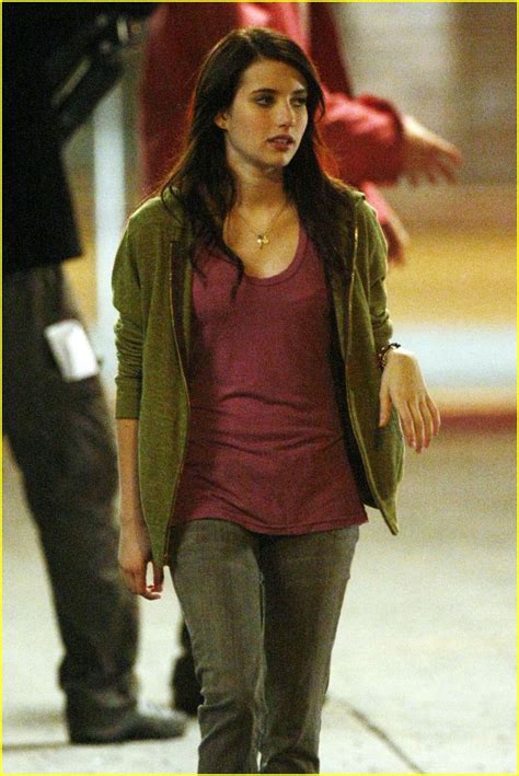 Emma Roberts Reads New Moon On Valentines Day Photo 276231 Photo