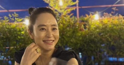 김혜수 53세 생일파티‥피부광 철철 동안 미모