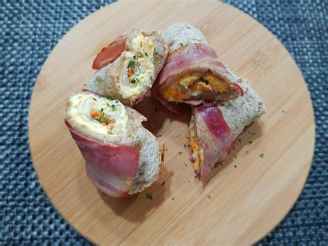 치즈 품은 베이컨 토스트