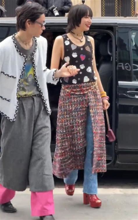小松菜奈和菅田将晖在巴黎时装周