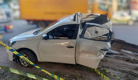Motorista Morre E Passageiro Fica Ferido Após Carro Colidir Em