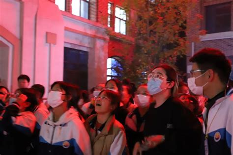 师生共赏月姑娘当空变脸血月奇观带你走近自然课堂寿光渤海新城实验学校 宽高教育集团