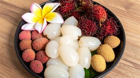 Lychee Vs Rambutan The Difference Between The Tropical Fruits